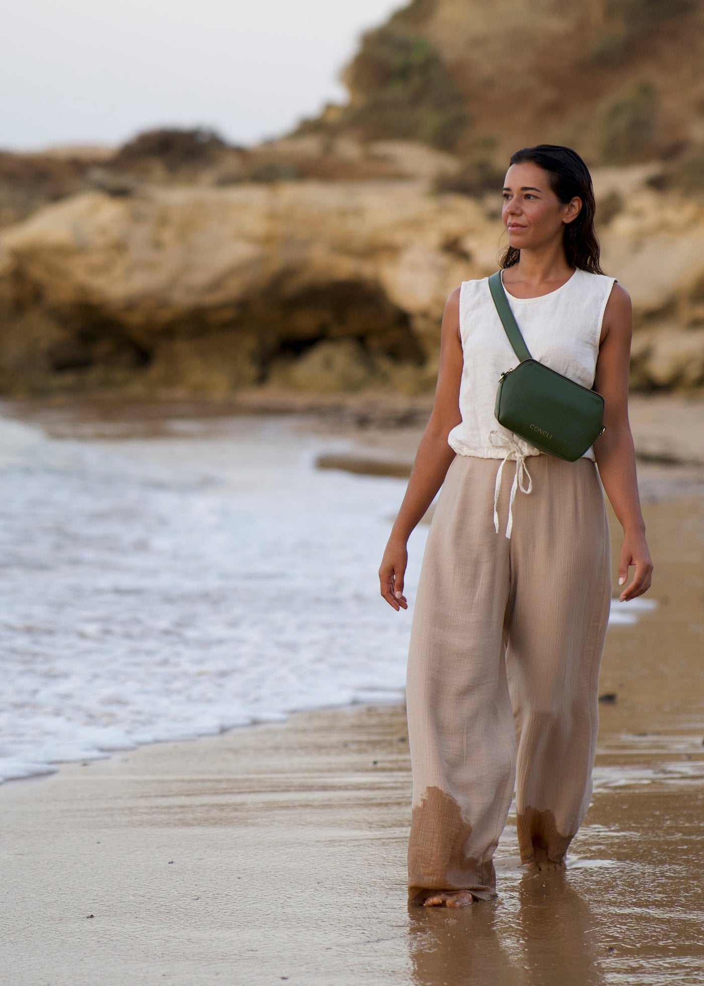 Vegan multi-useable handbags out of the newest materials. – Coneli
