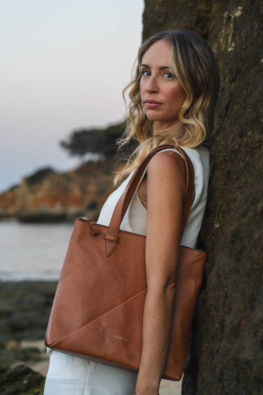 Vegan multi-useable handbags out of the newest materials. – Coneli