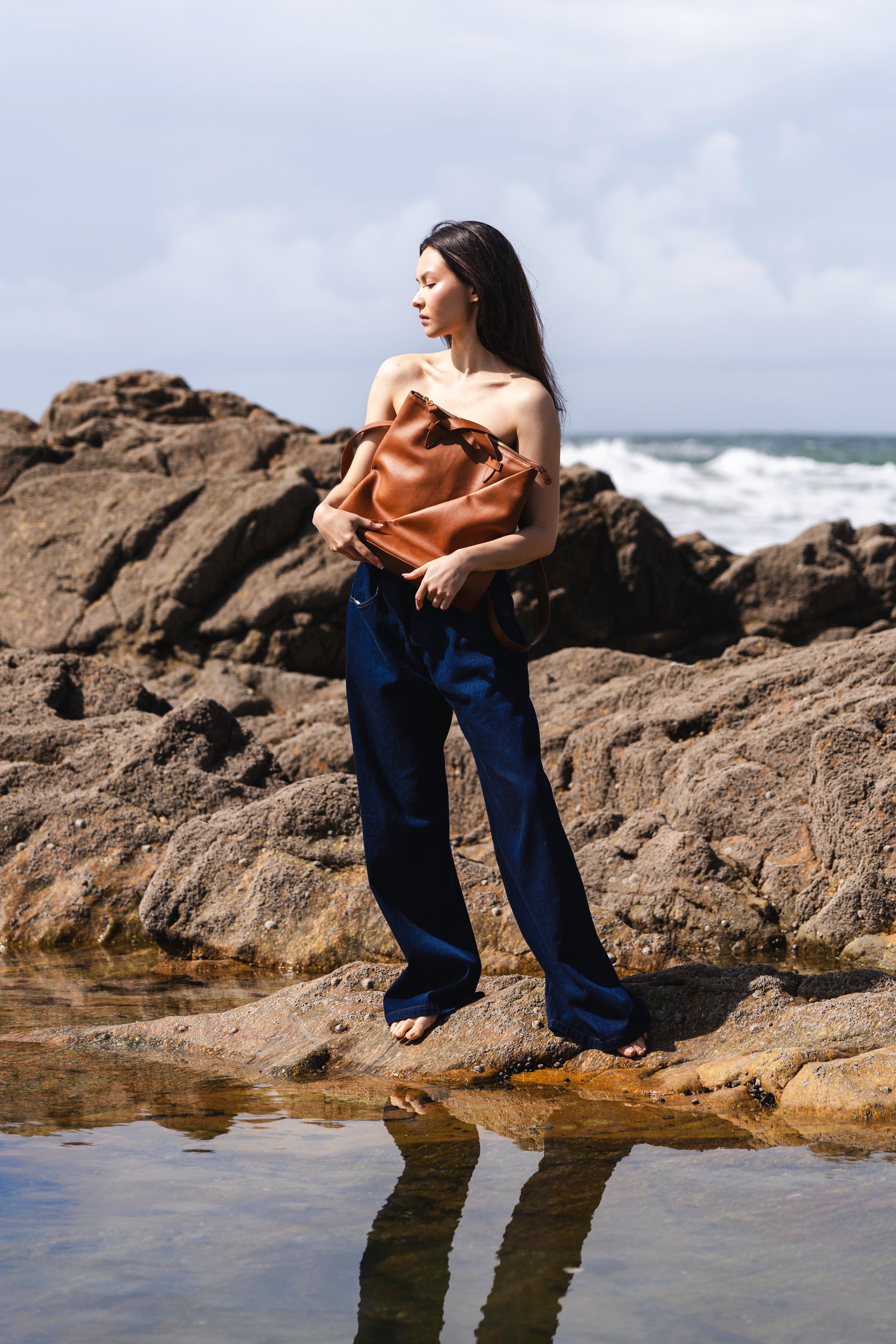 Vegan multi-useable handbags out of the newest materials. – Coneli