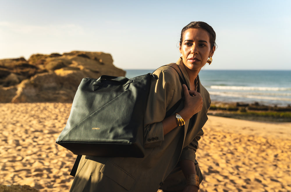 Vegan multi-useable handbags out of the newest materials. – Coneli